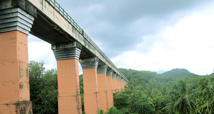 Mathur Aqueduct Hanging Trough / Mathoor Hanging Bridge, Kanyakumari ...