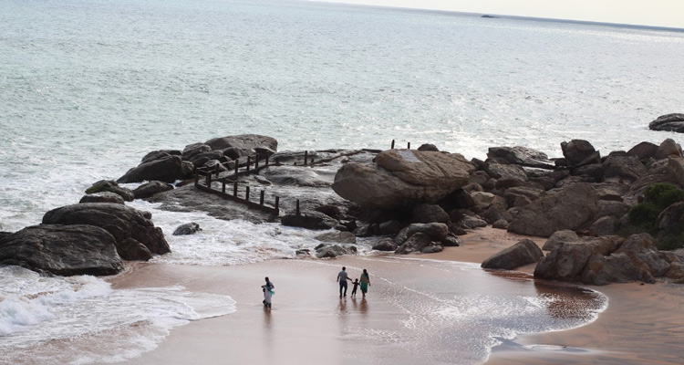 Muttom Beach Kanyakumari (Location, Activities, Night Life, Images ...